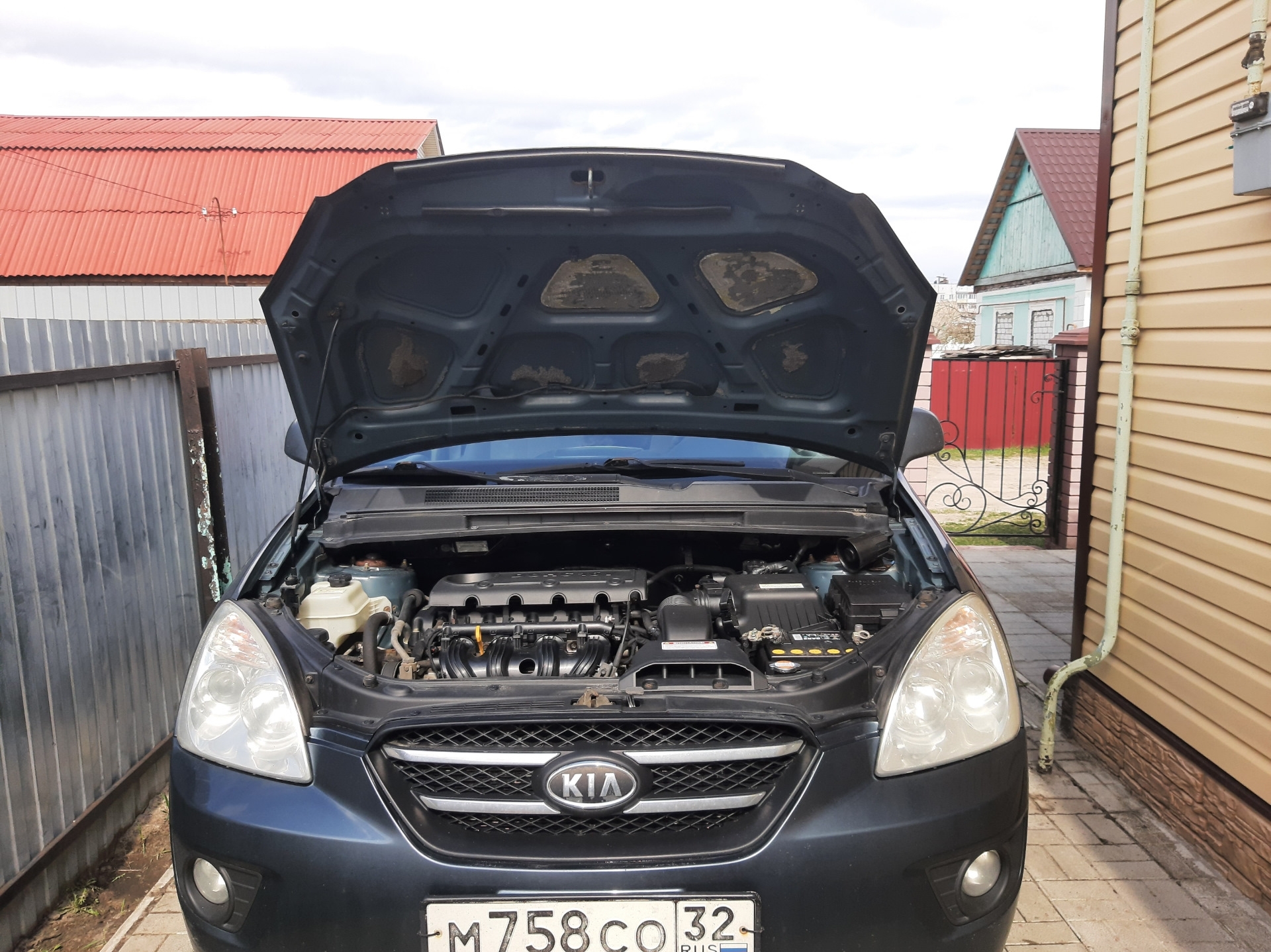 Замена тормозной жидкости + мойка подкапотного. — KIA Carens III, 2 л, 2009 года | плановое ТО ...