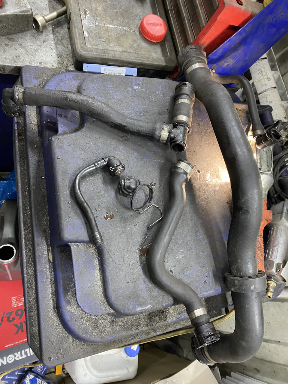 Лопнул патрубок охлаждения — BMW X3 (E83), 3 л, 2007 года | эвакуация ...