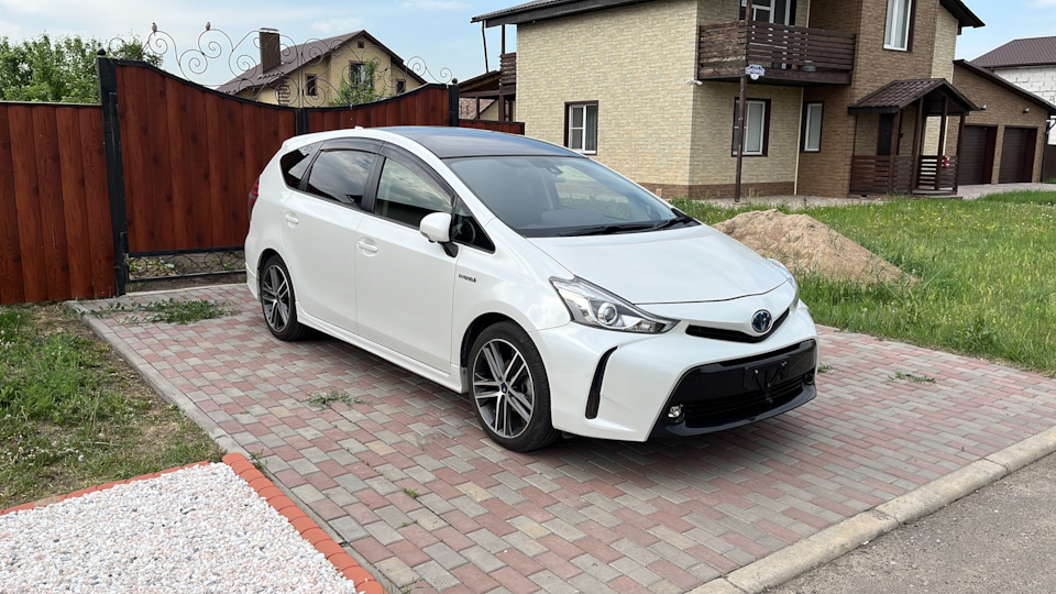Toyota Prius Alpha 1.8 гибридный 2015 | PREMIUM на DRIVE2