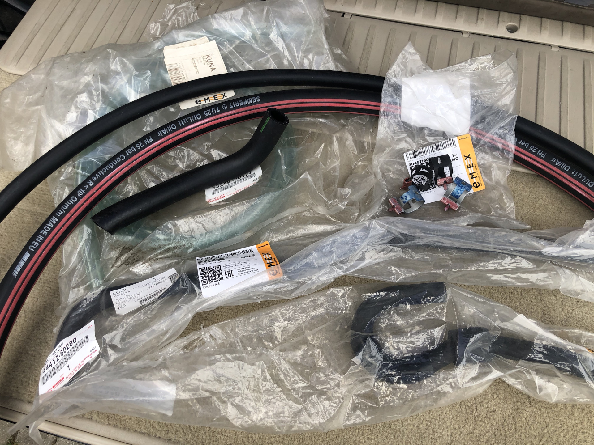 Замена шлангов бачка, гидроусилителя руля. — Toyota Land Cruiser 100, 4 ...