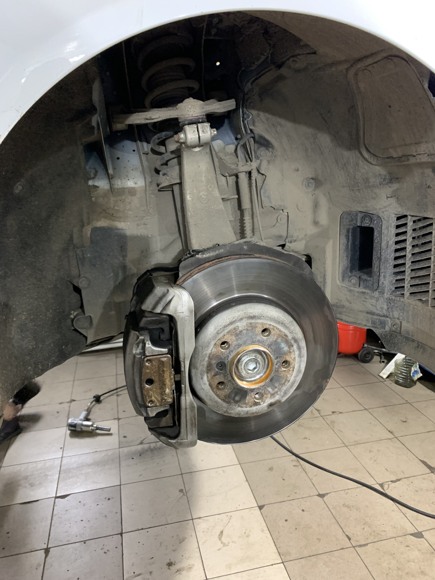 Тормозные суппорта от 530 — BMW 5 series (F10), 2 л, 2014 года | тюнинг ...