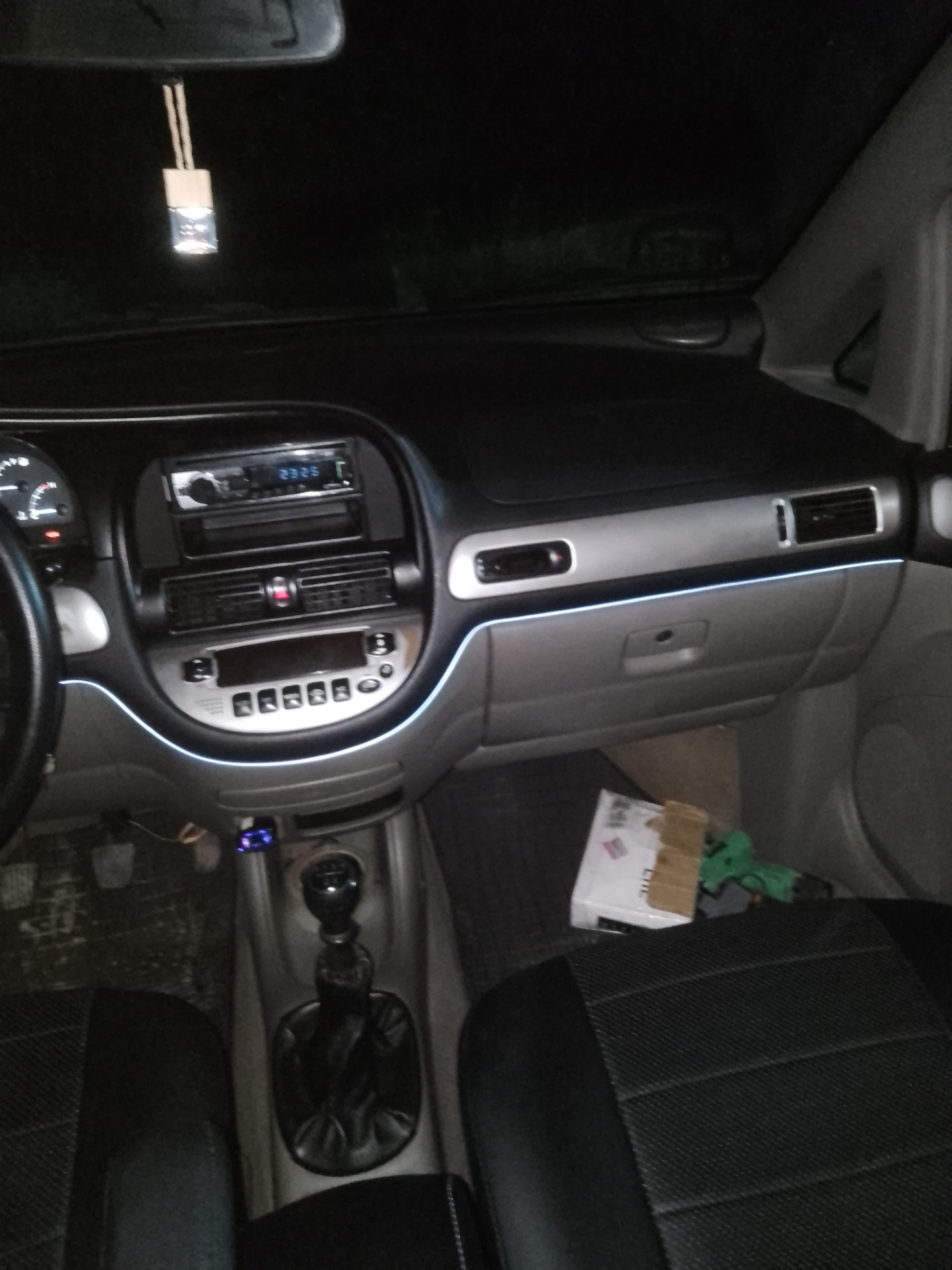 Холодный неон пожаловал🤝🙏 — Chevrolet Rezzo, 1,6 л, 2007 года ...