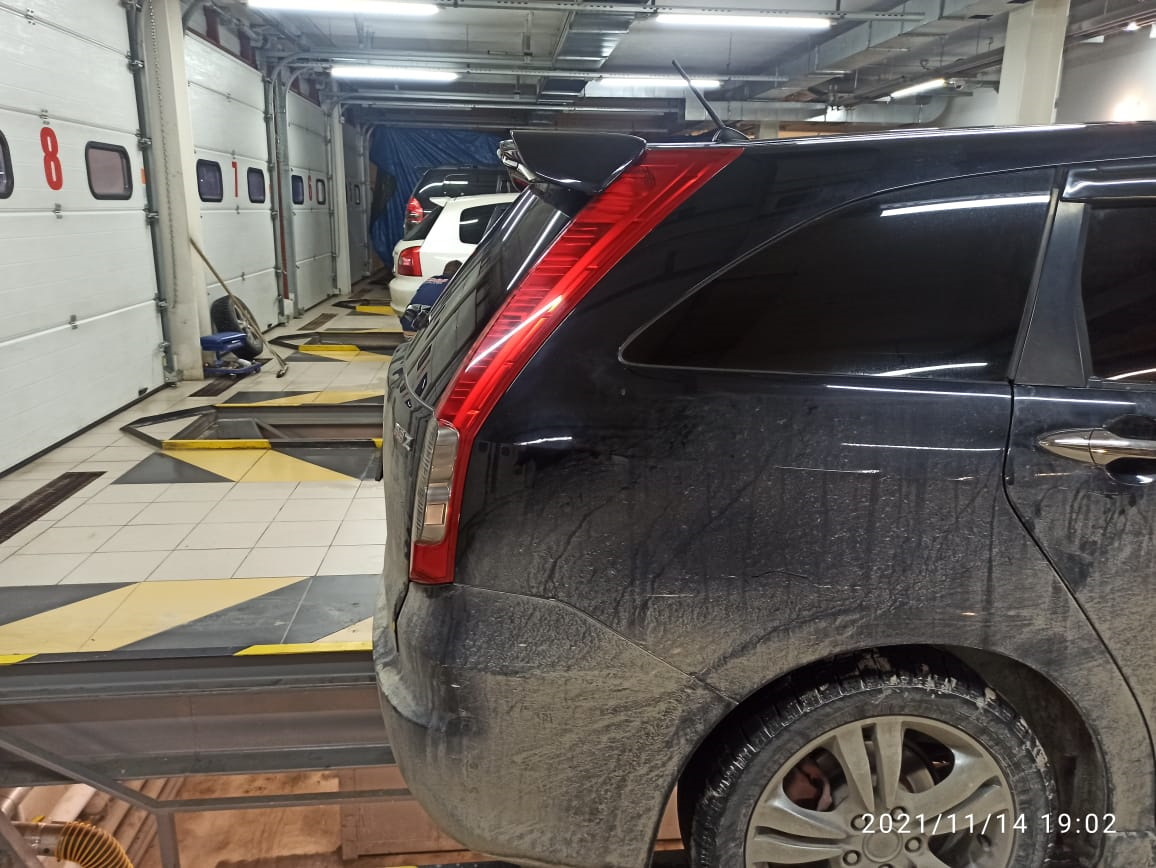 Установка оригинального спойлера Honda Steam rsz — Honda Stream (RN6-9 ...