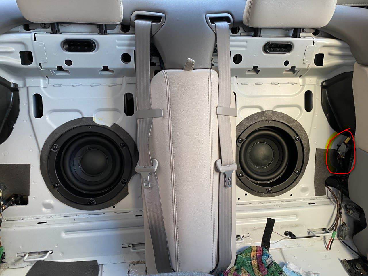 Установка oem сабвуферов на High Performance Sound — Volvo C70 (2G), 2 ...