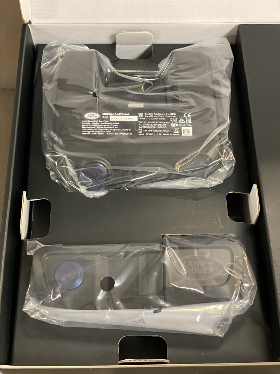 Видеорегистратор Land Rover оснащен передней и задней видеокамерами ...