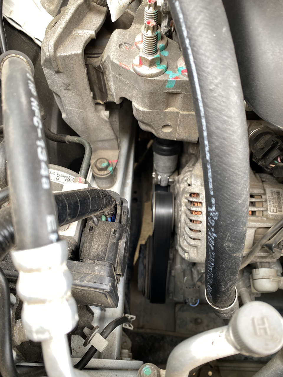 Замена натяжителя+новые щетки — Mazda CX-5 (1G), 2 л, 2015 года ...