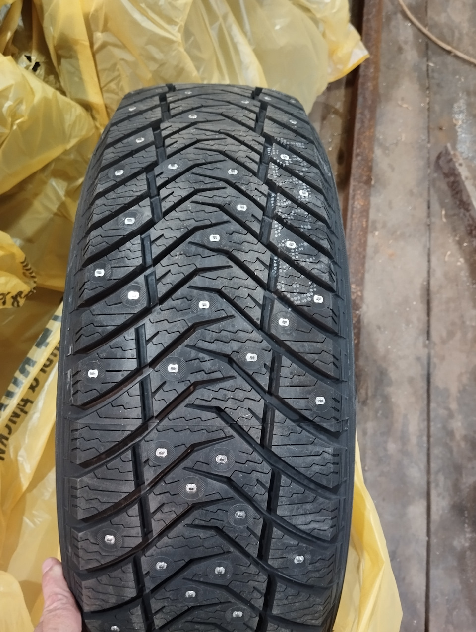 Yokohama Ice Guard IG65 215/65 R16 102T — Nissan X-Trail I (t30), 2,5 л ...