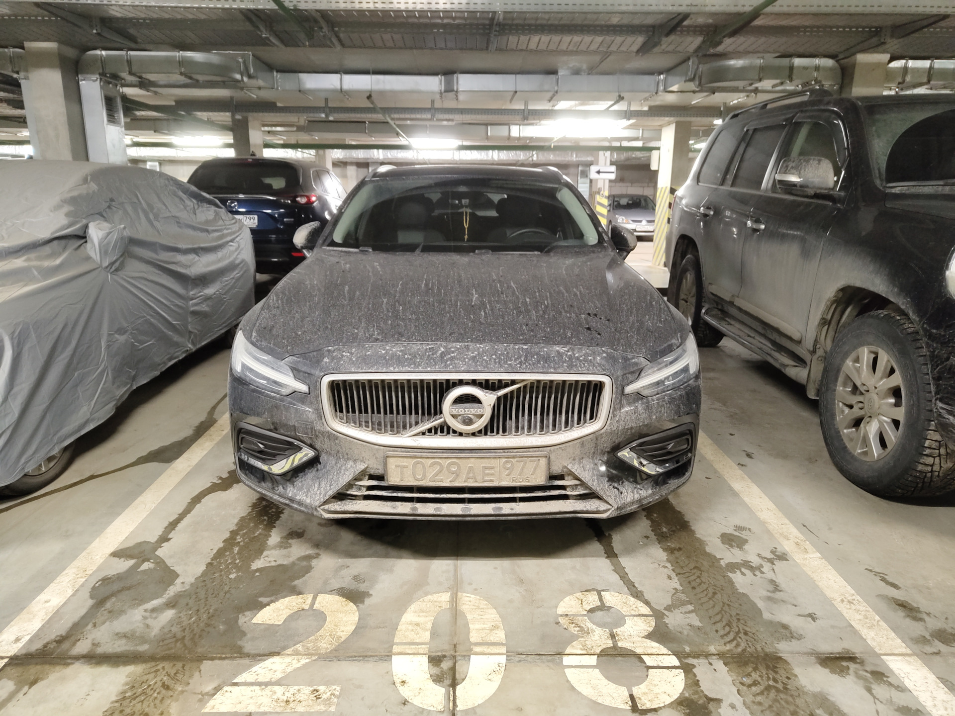 Кусочек от Inscription в -> Momentum — Volvo V60 (2G), 2 л, 2019 года ...