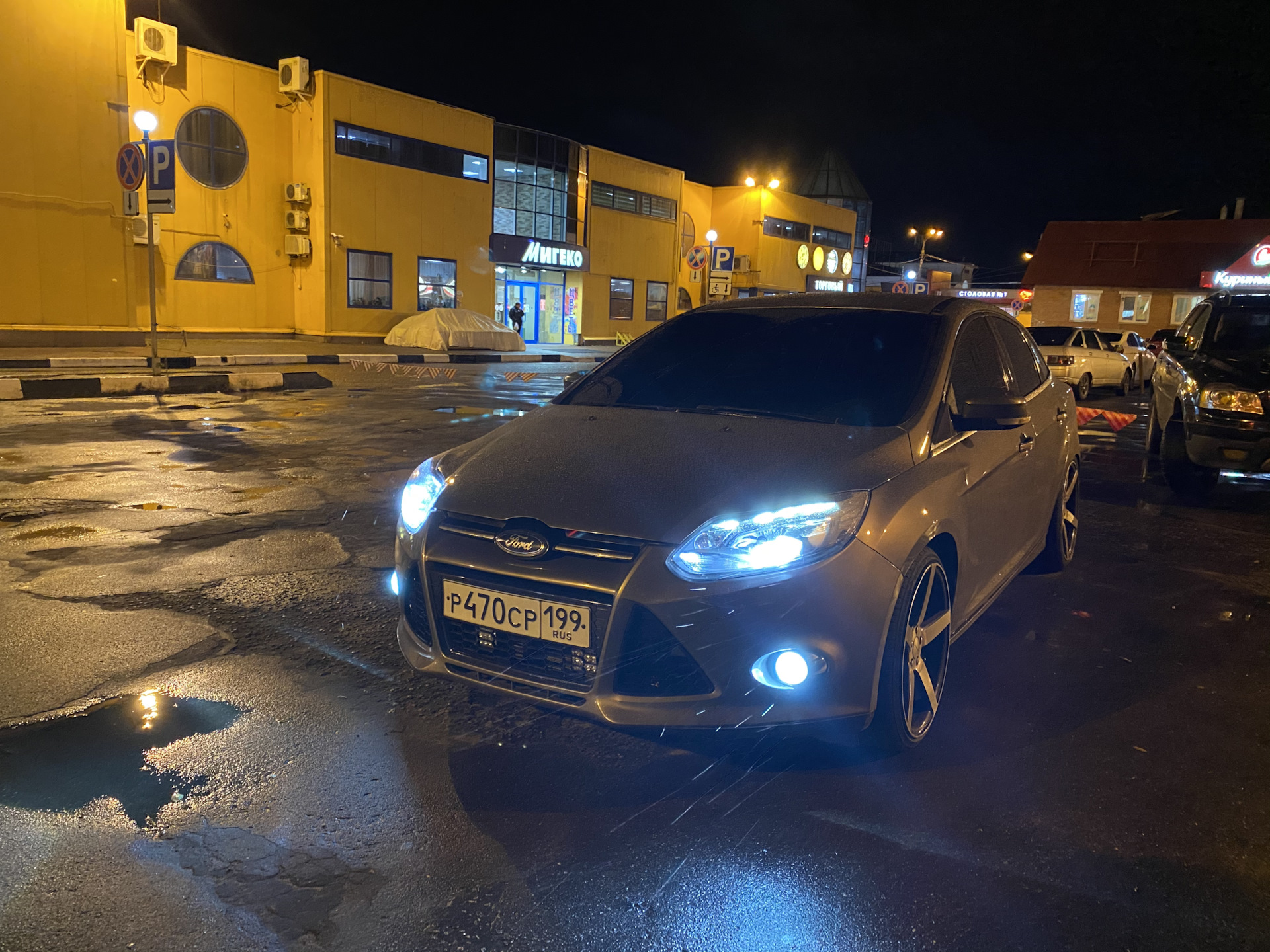 Светодиодные реснички в фарах — Ford Focus III Sedan, 2 л, 2012 года ...