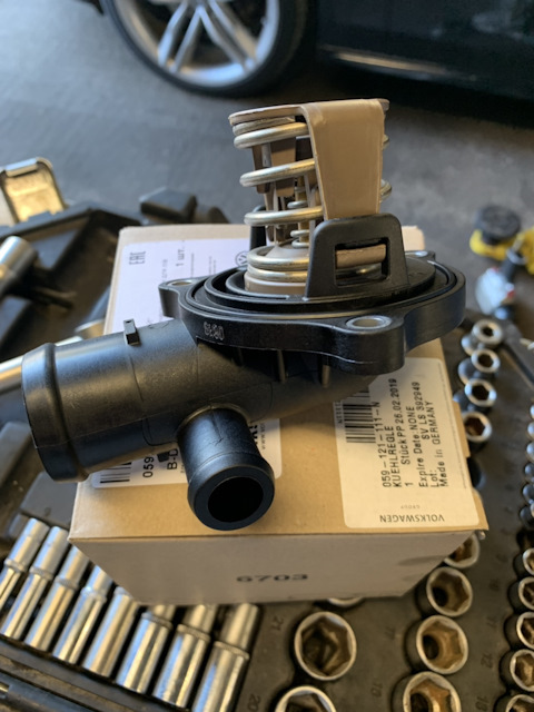 059121111N Термостат системы жидкостного охлаждения VAG | Запчасти на ...