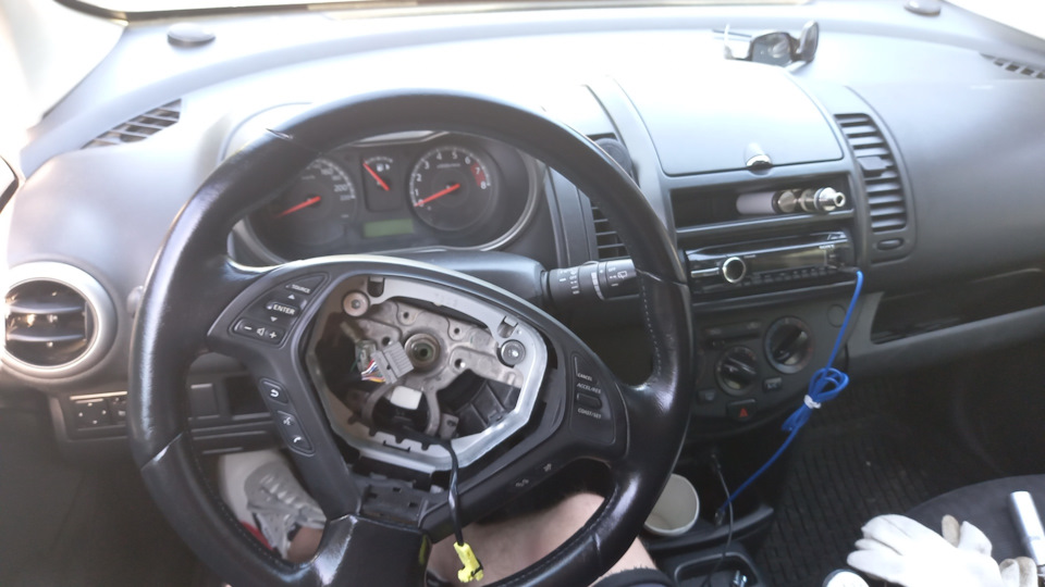 Установка руля от ниссан скайлайн V36 — Nissan Note (1G), 1,4 л, 2007 ...