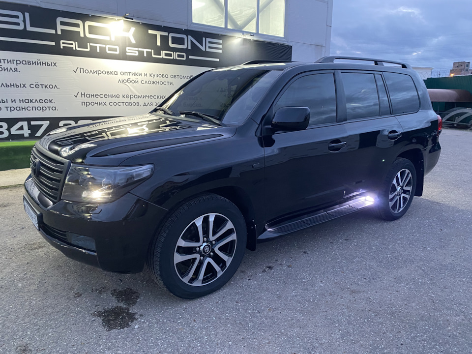 Ремонт порогов и новые подножки с подсветкой — Toyota Land Cruiser 200 ...