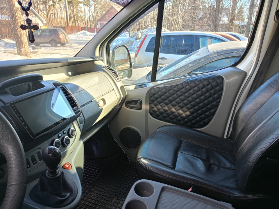 Вставки в дверные карты. — Opel Vivaro (1G), 2 л, 2008 года ...