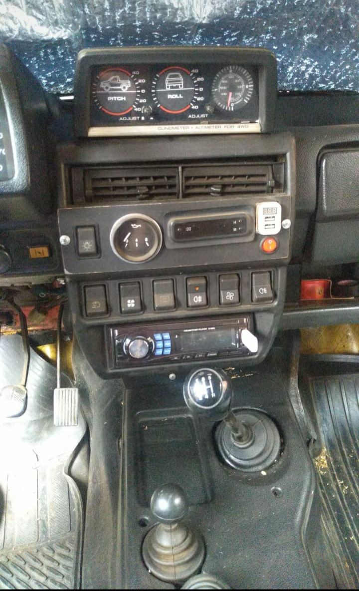 Датчик давления масла и указатель угла наклона — Lada 4x4 3D, 1,7 л ...