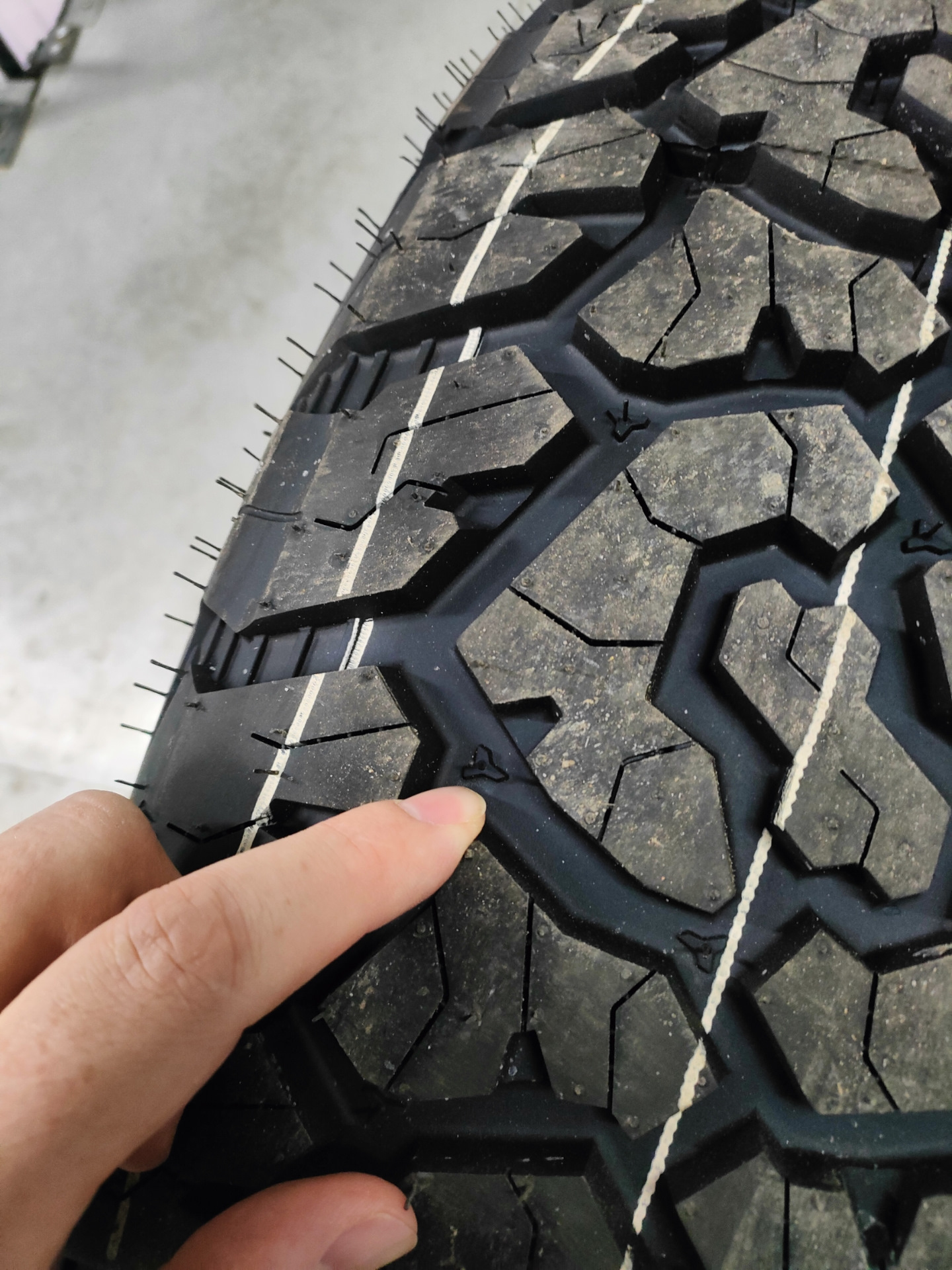 Windforce Catchfors AT2 275/60R20 — Lincoln Navigator (2G), 5,5 л, 2003 ...