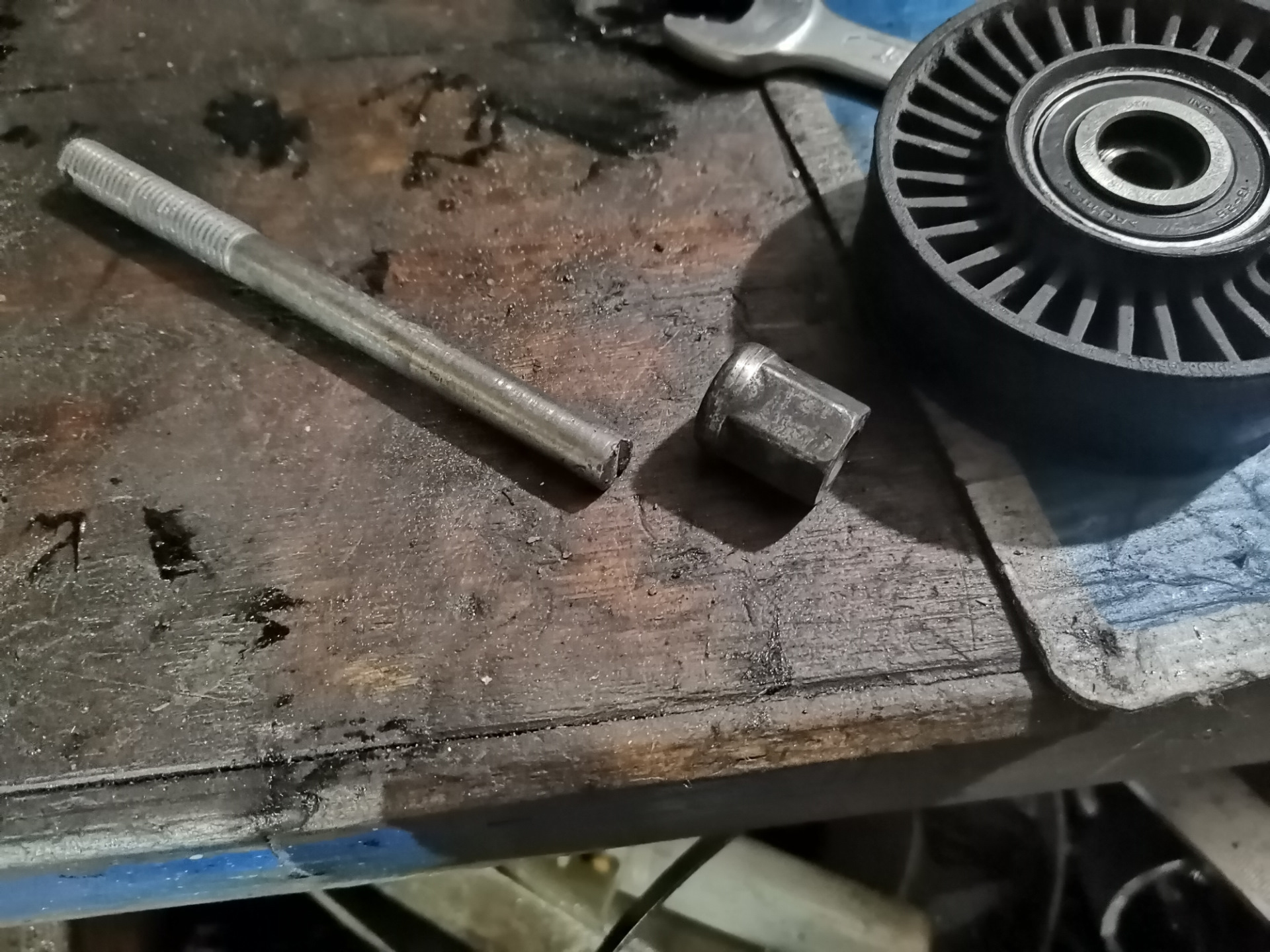 Обломился болт обводрого ролика — BMW X5 (E70), 3 л, 2007 года ...