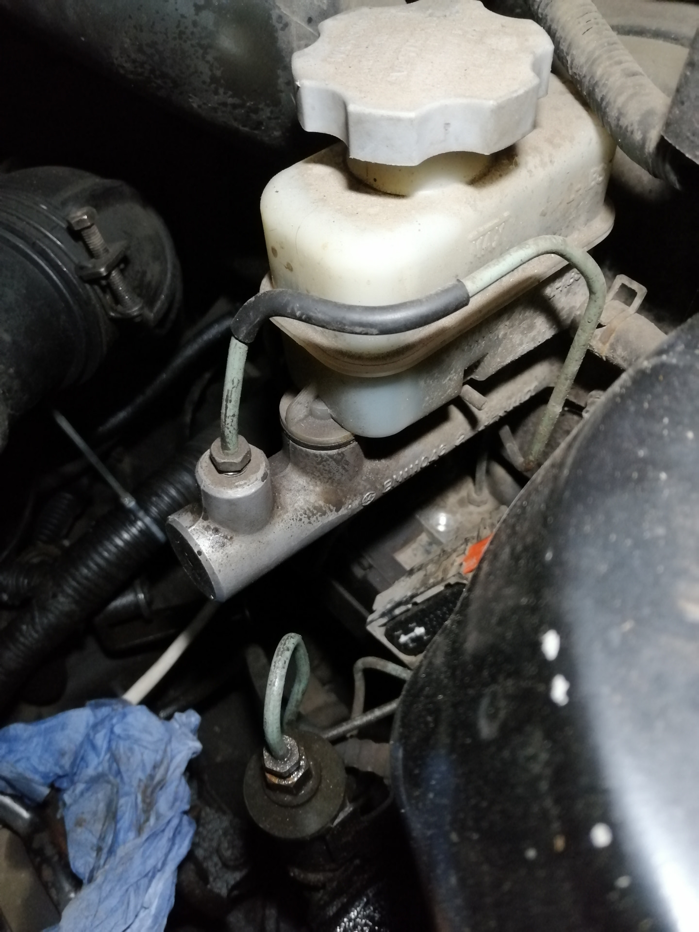 Тормозная трубка давай до свидания — Hyundai Santa Fe (1G), 2 л, 2006 ...