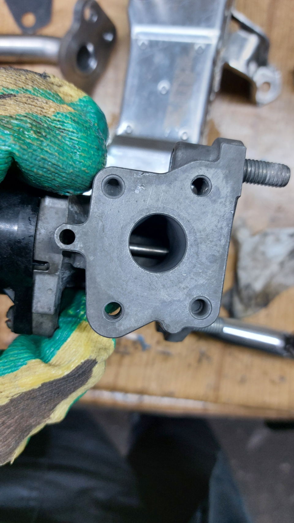 Чистка ЕГР — Toyota Prius (30), 1,8 л, 2010 года | своими руками | DRIVE2