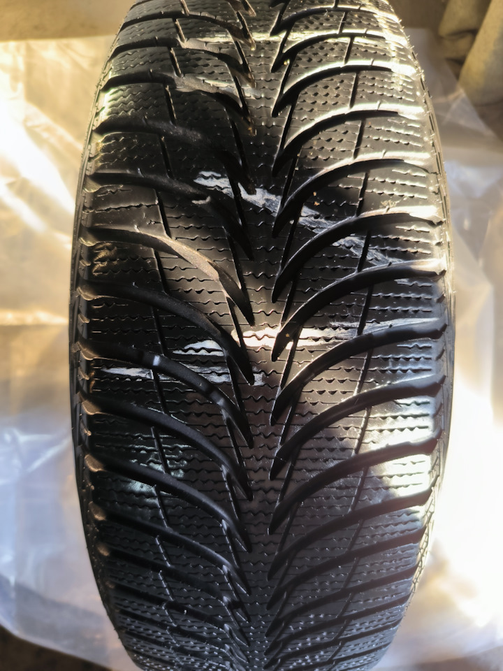 Шины зимние нешипованные Goodyear 185/60 R15 на Volkswagen Polo Sedan ...
