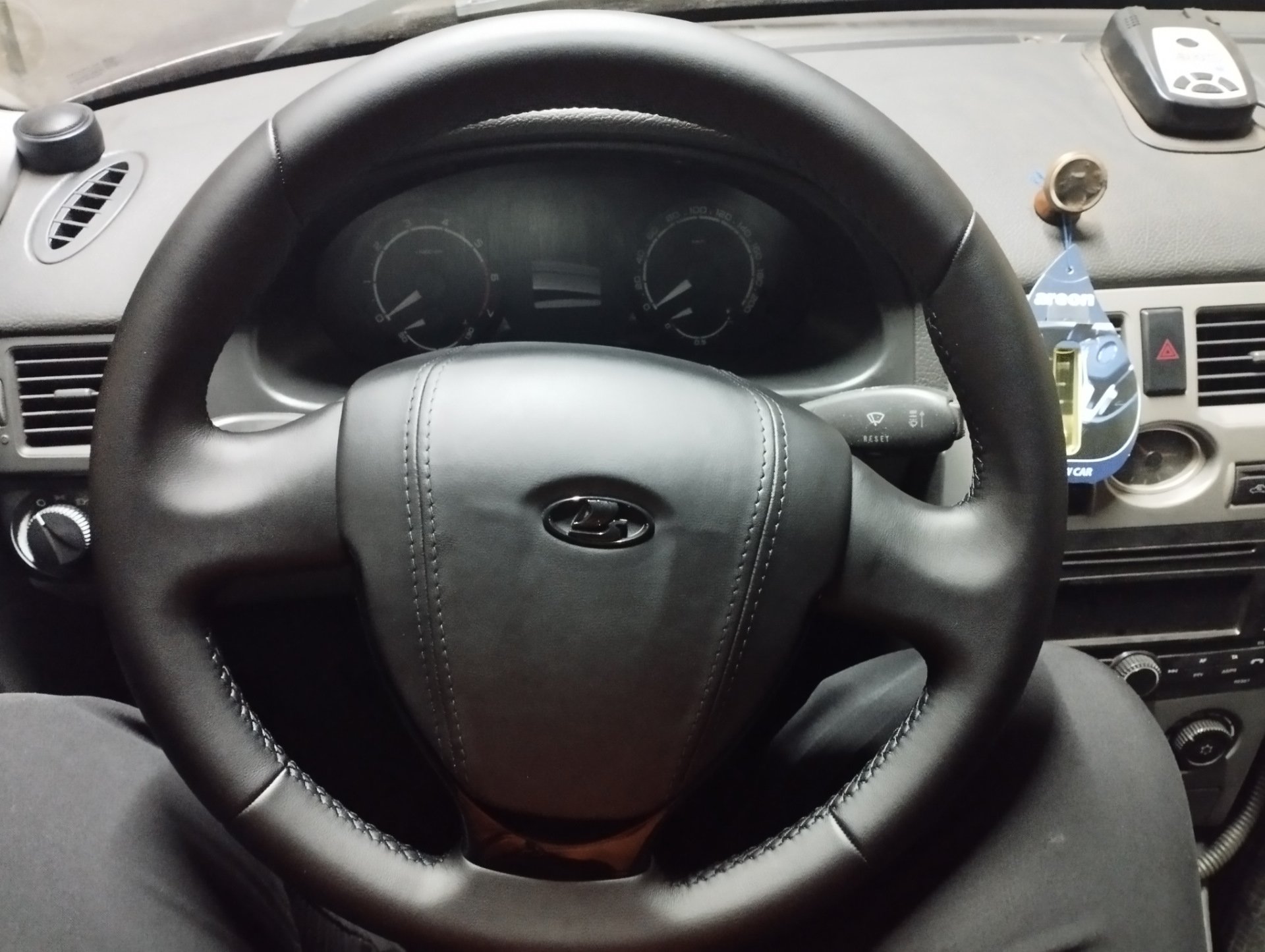 Перетяжка руля в кожу — Lada Приора седан, 1,6 л, 2012 года | тюнинг ...