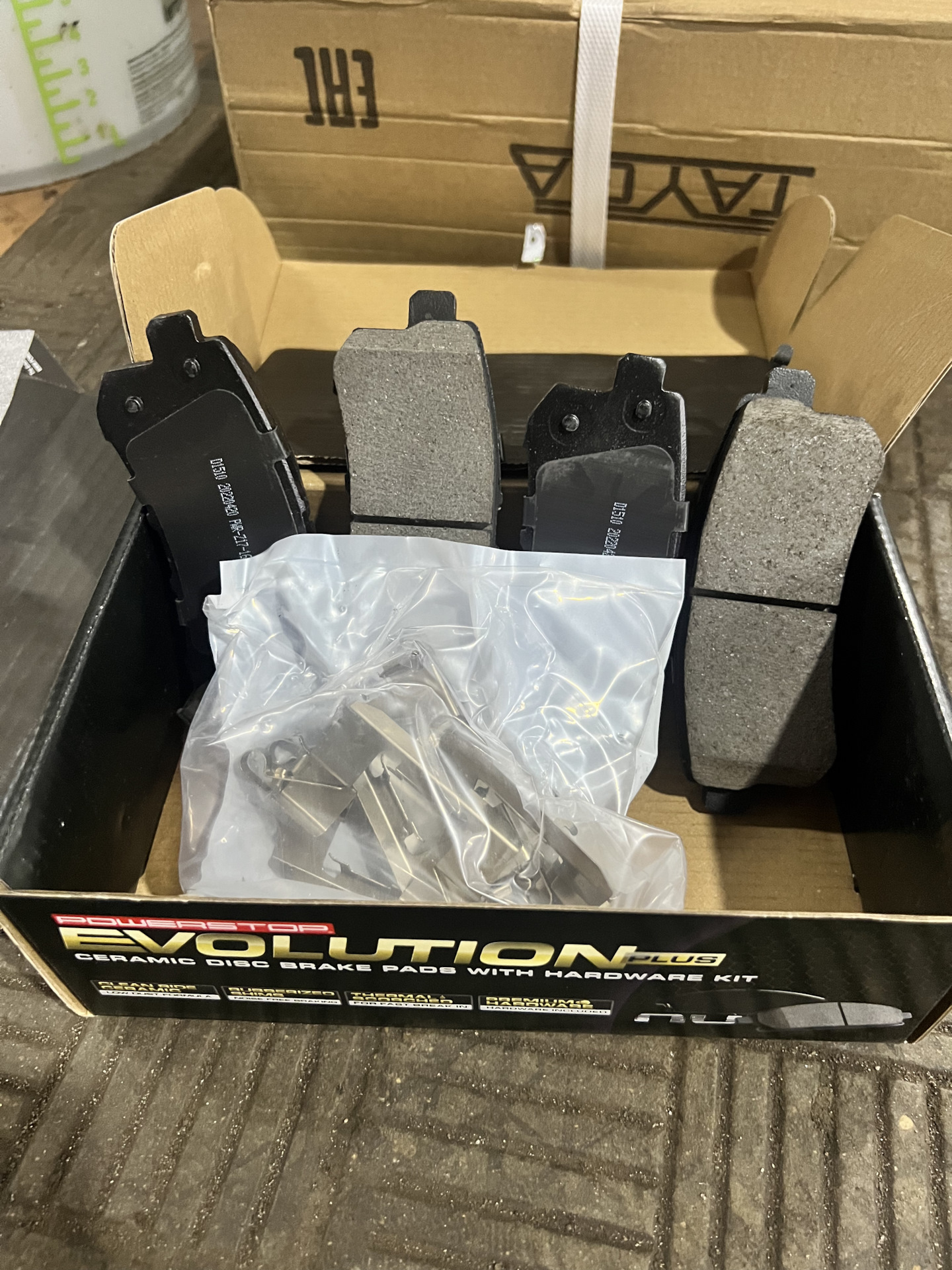 Задние тормозули — Infiniti QX56 (2G), 5,6 л, 2012 года | визит на ...