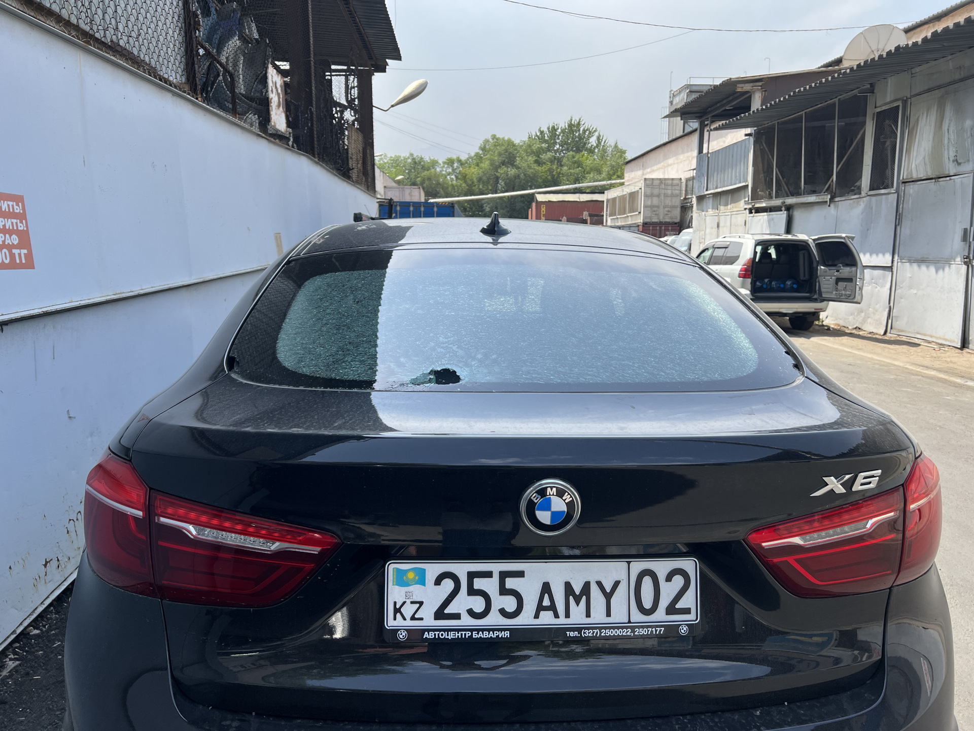 Замена заднего стекла. — BMW X6 (F16), 3 л, 2016 года | другое | DRIVE2