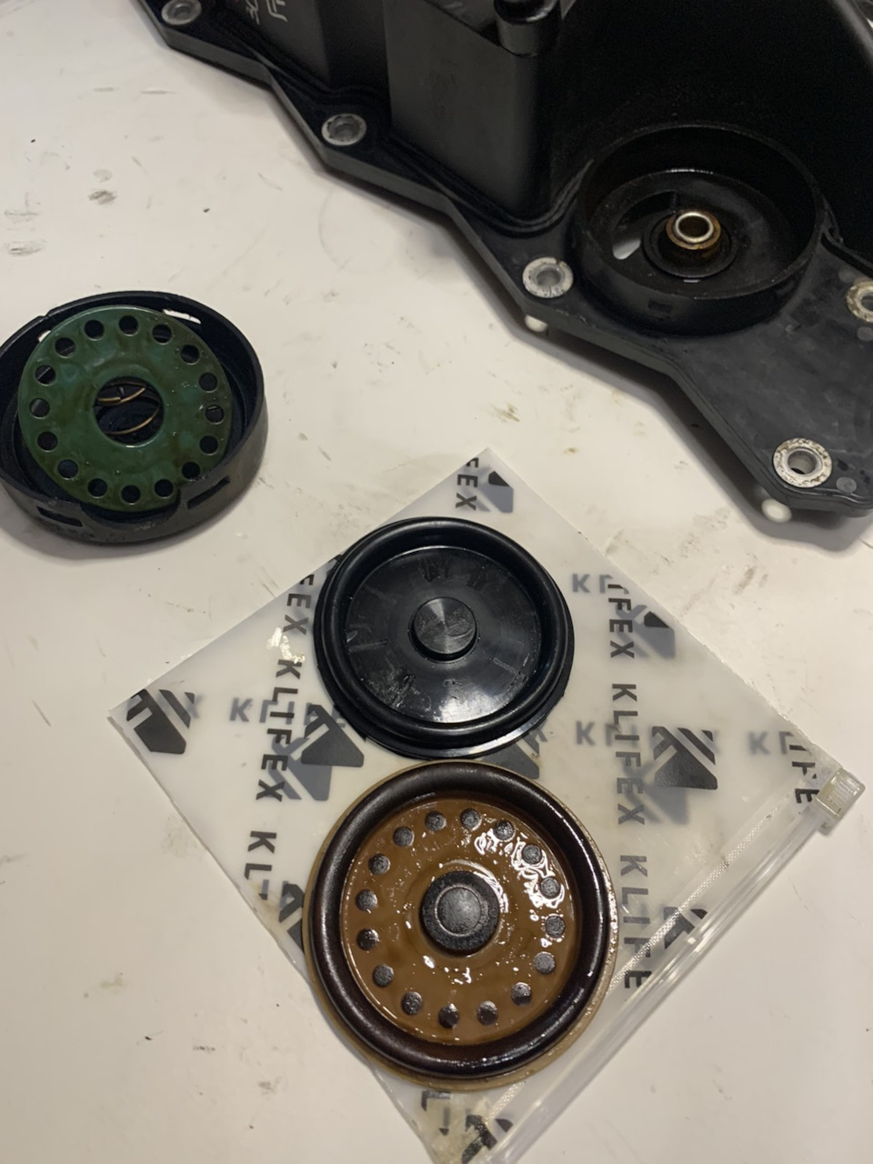 Замена мембраны клапанной крышки Land Rover Freelander 2 3.2L LR023777 ...