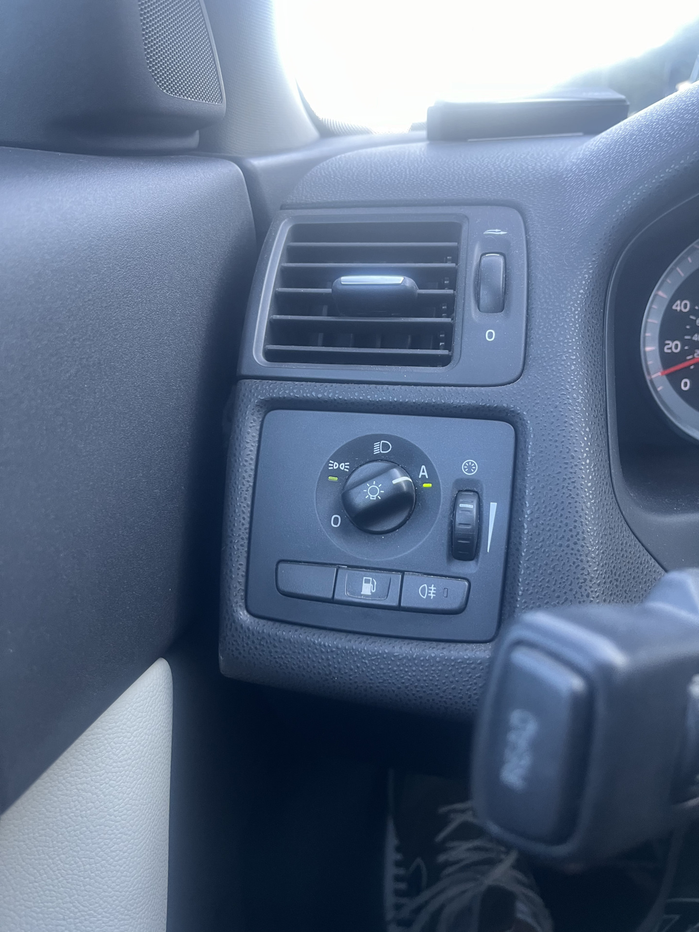 Автосвет activated и немного мелочевки — Volvo C30, 2,5 л, 2011 года ...