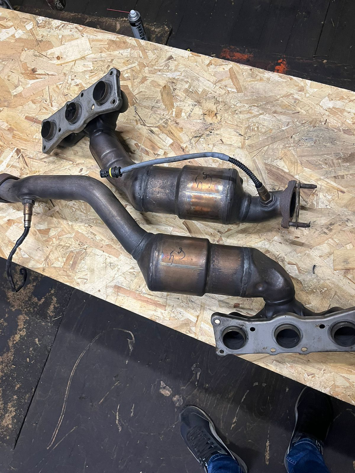 №15 Замена катализаторов N52B30AF — BMW 5 series (E60), 3 л, 2008 года ...