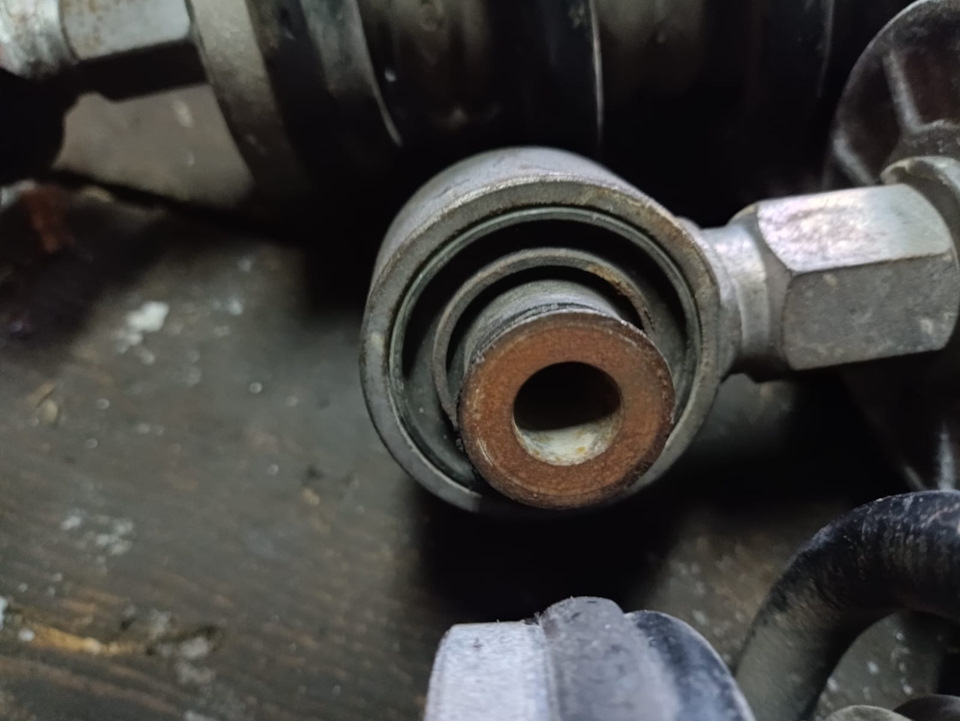 Антифриз течёт 2.0 (замена 3-трубок, 2-х подушек) — Peugeot 407 Coupe ...