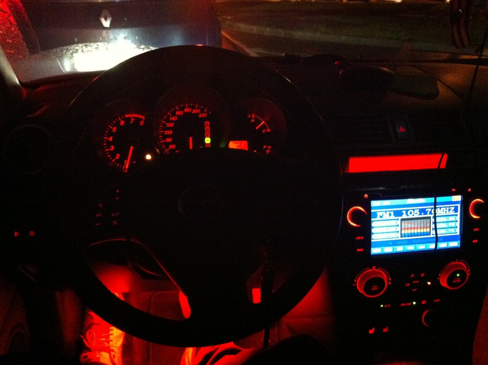Подсветка в ноги — Mazda 3 (1G) BK, 1,6 л, 2005 года | электроника | DRIVE2