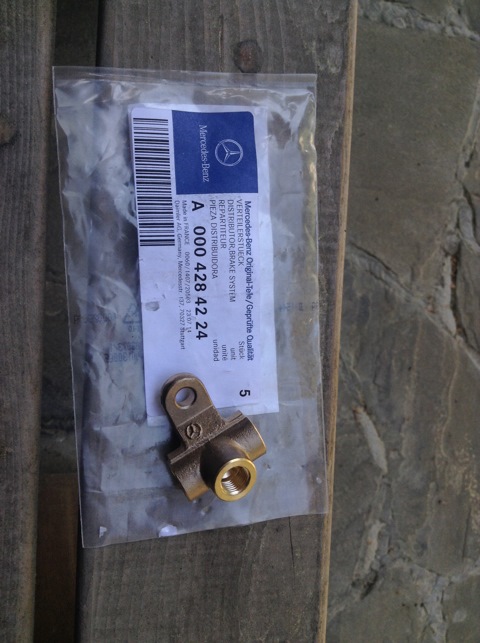 A0004284224 Распередитель тормозной жидкости Mercedes | Запчасти на DRIVE2