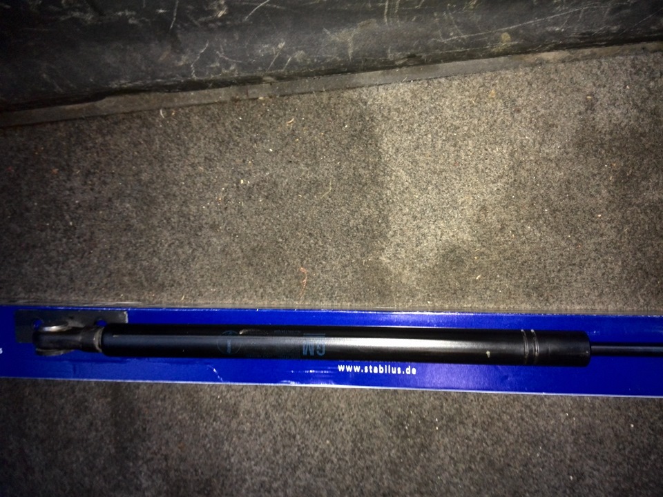 Газовые упоры капота.Амморты Stabilus. — Opel Omega B, 2 л, 1995 года ...
