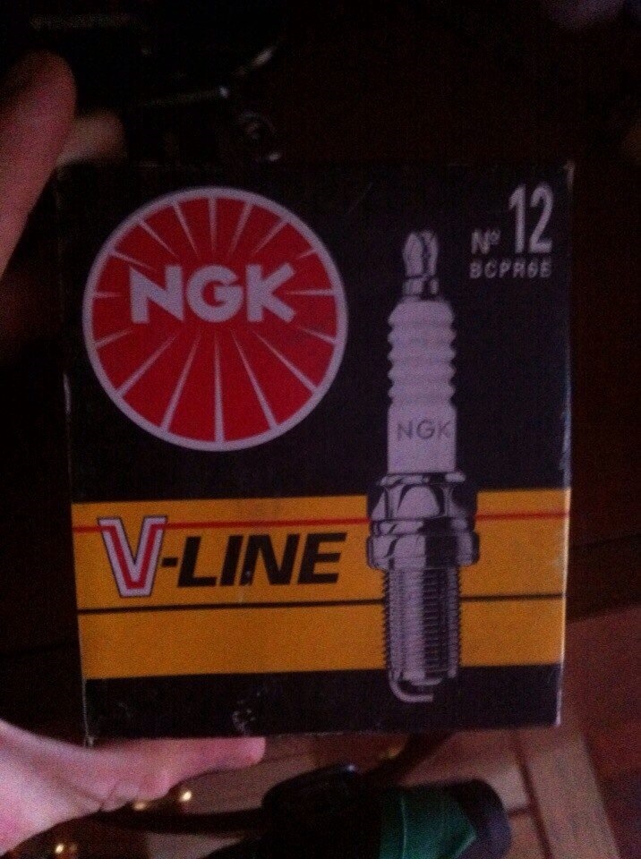 Замена свечей — Volkswagen Passat B3, 1,8 л, 1992 года | просто так ...