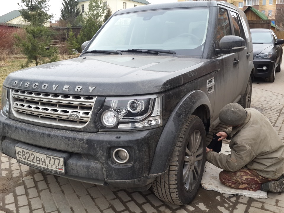 Установили неоригинальные брызговики — Land Rover Discovery IV, 3 л ...
