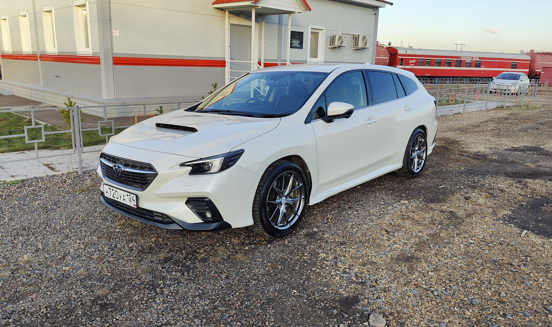 Замена штатных 17 дисков на 18 и переобувка — Subaru Levorg (VN), 1,8 л, 2022 года | колёсные ...