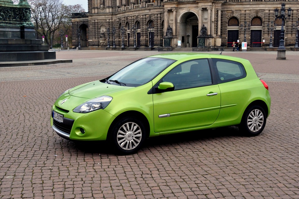 Фотографии Клио в центре Дрездена — Renault Clio III, 1,2 л, 2010 года | фотография | DRIVE2