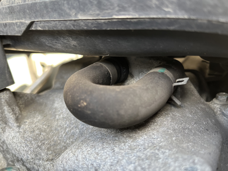 Замена клапана PCV — Nissan Micra (K13), 1,2 л, 2015 года | расходники ...