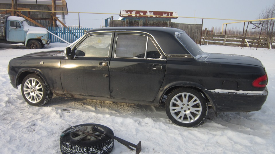 Примерил 17" тапки=) — ГАЗ 3110, 2,3 л, 2002 года | колёсные диски | DRIVE2