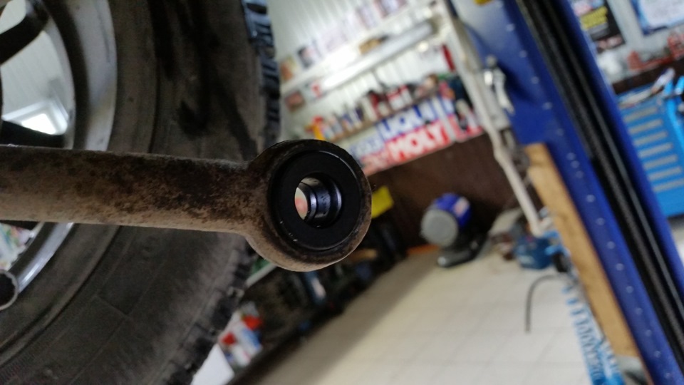 Замена втулок стабилизатора поперечной устойчивости — Toyota ist (1G ...