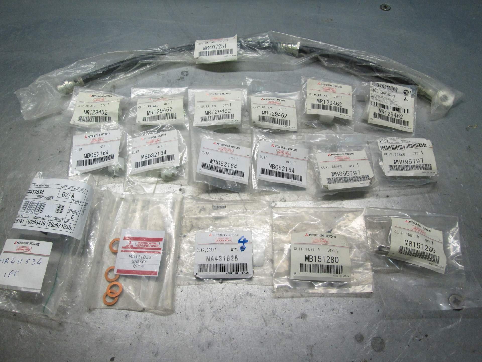 Замена задней левой тормозной трубки — Mitsubishi Montero III (V60), 3 ...