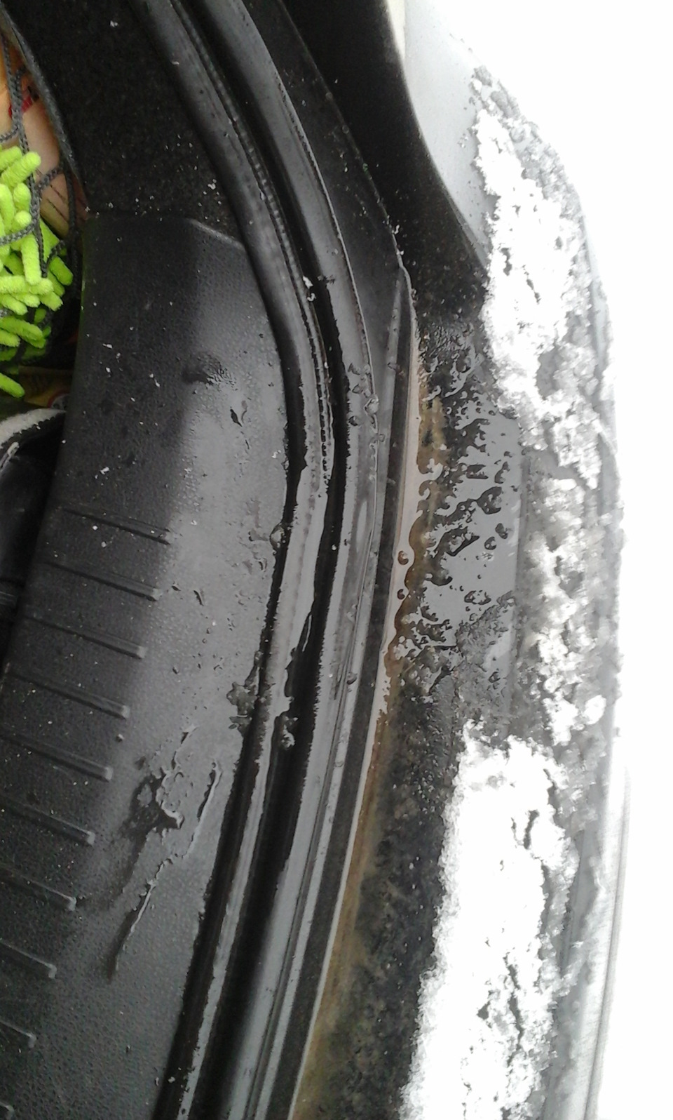 Скопление воды на уплотнителе в районе багажника — Nissan Qashqai (1G ...