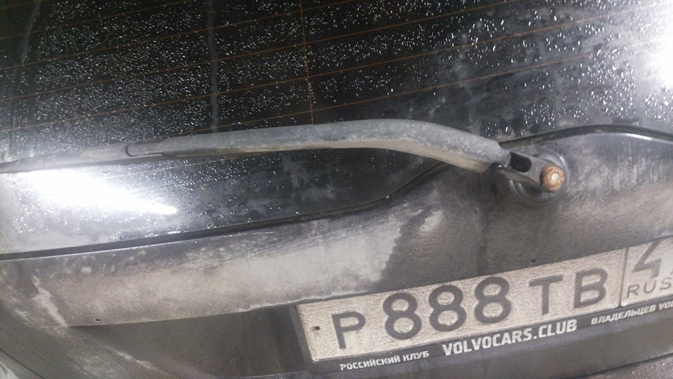Замена поводка дворника пятой двери — Volvo XC60 (1G), 2,4 л, 2014 года ...
