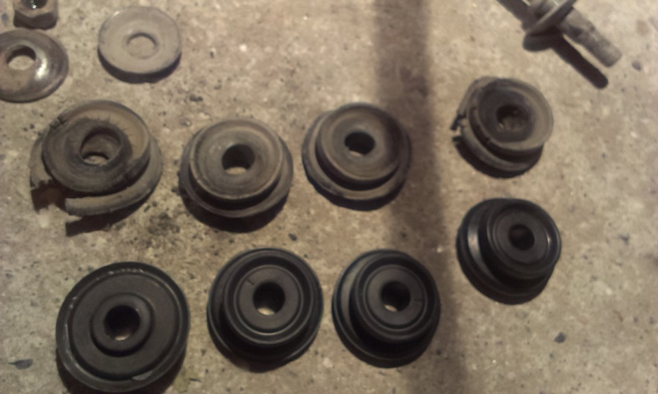 Замена втулок стоек стабилизатора — Toyota ist (1G), 1,5 л, 2002 года ...