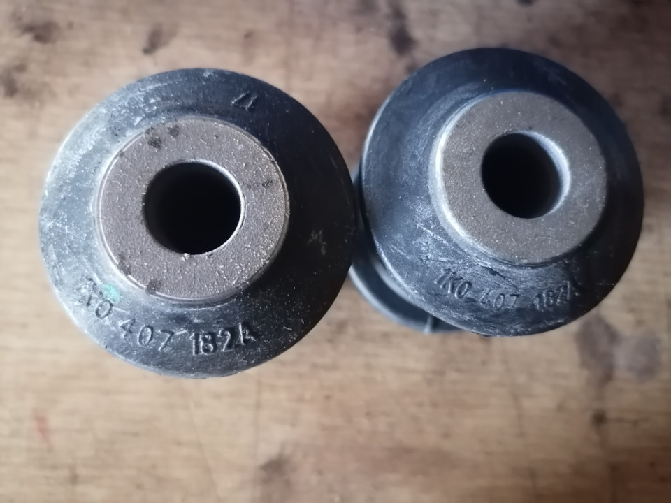 Сайлентблоки передних рычагов. — Volkswagen Jetta V, 1,6 л, 2008 года ...