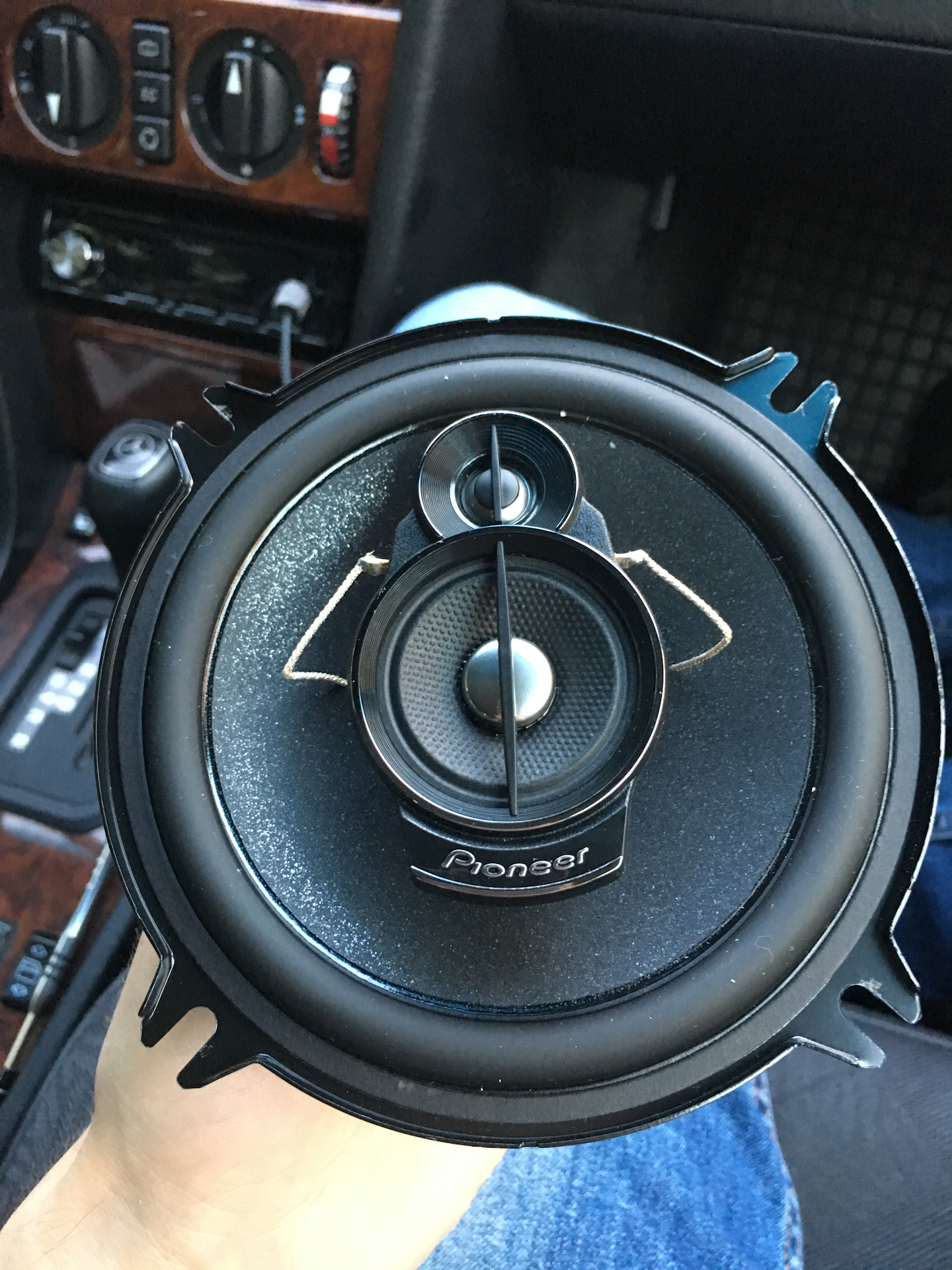Заменил фронтальные динамики — Mercedes-Benz E-class (W124), 3,2 л ...