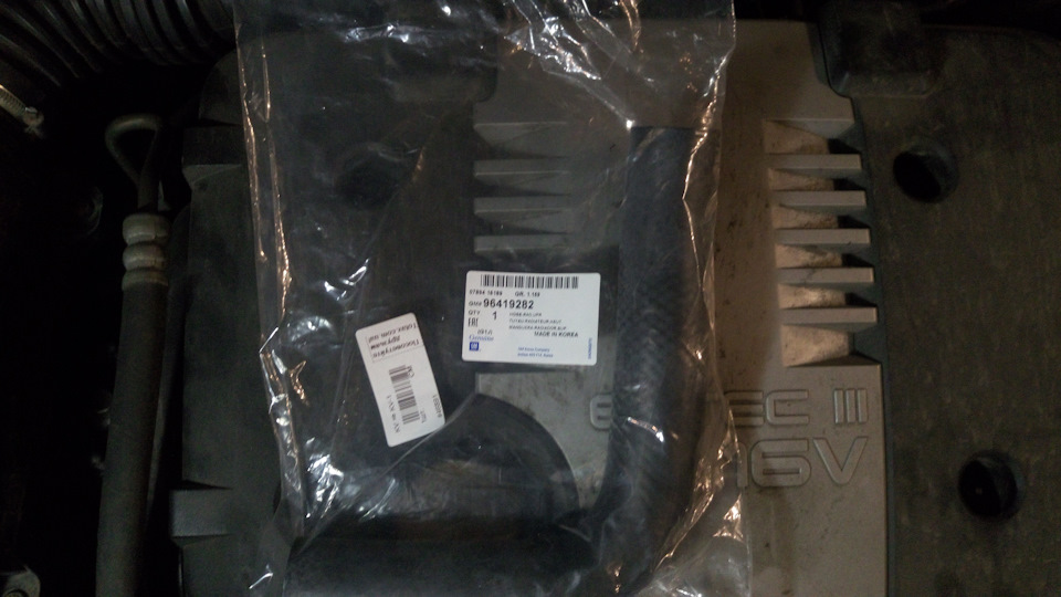 Замена верхнего патрубка радиатора — Chevrolet Lacetti SW, 1,8 л, 2007 ...