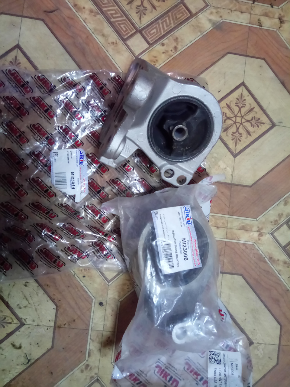 MR272199 Кронштейн переднего крепления двигателя Mitsubishi | Запчасти ...