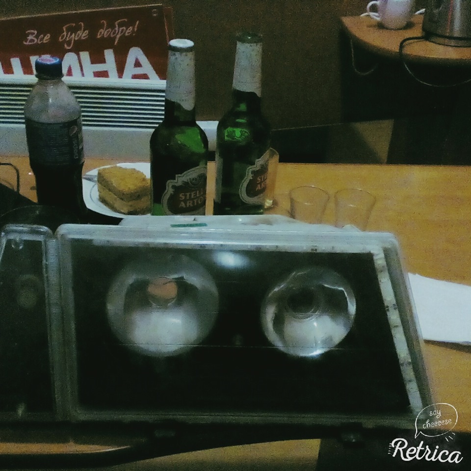 Снимаем светодиодную ленту с фары которая перегорела и красим дефекты ...