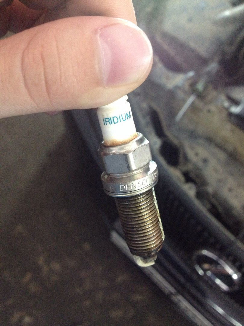 Замена прокладки левой клапанной крышки — Lexus IS II, 2,5 л, 2007 года ...